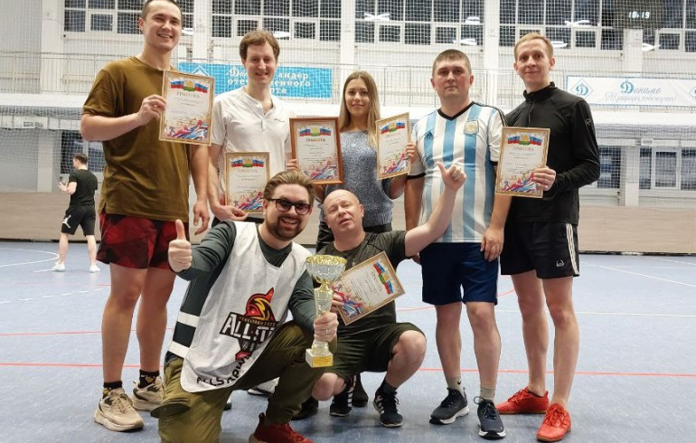 «Пчела» завоевала серебро в Спартакиаде СМИ-2022 | Pchela.news ...